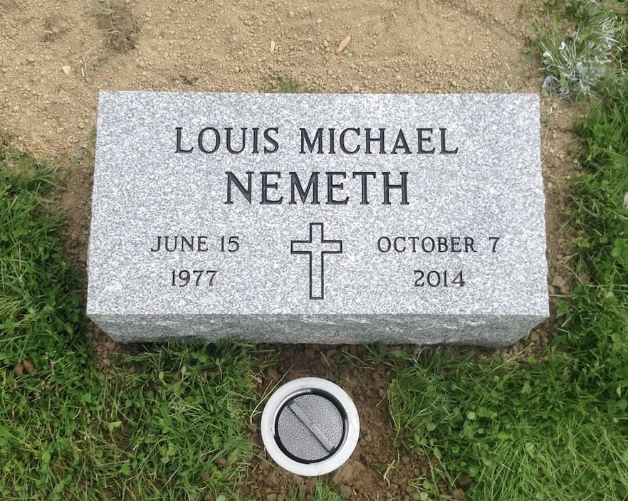 How Headstone Lettering Appears on Different Granite Colors