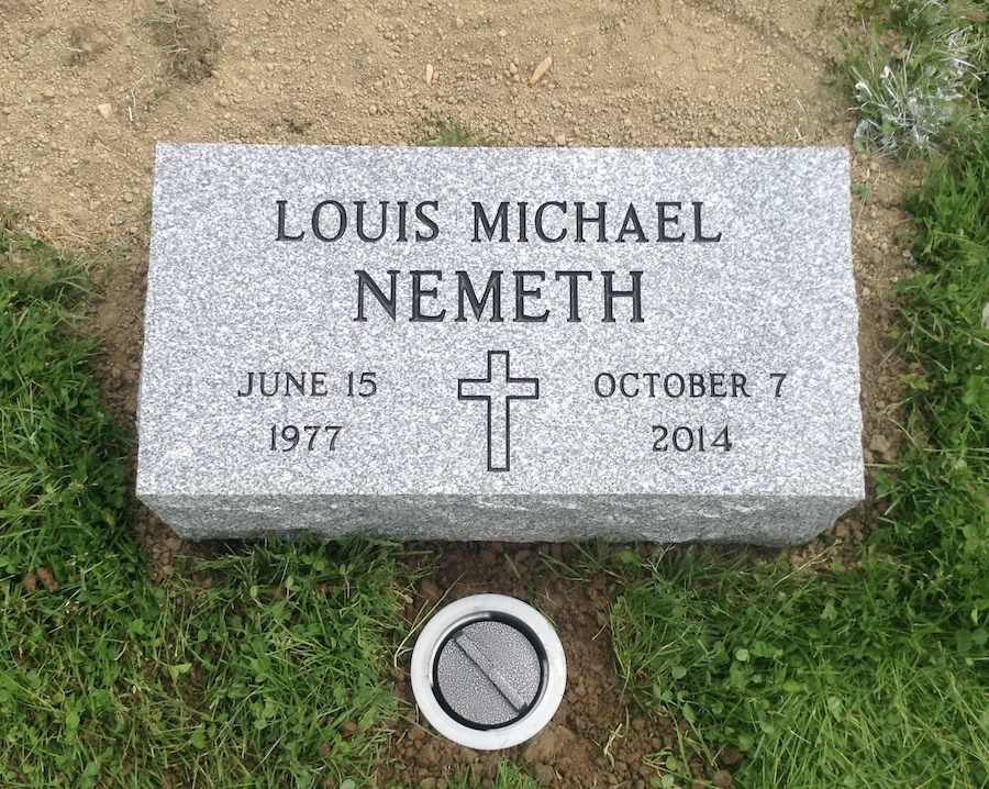 How Headstone Lettering Appears on Different Granite Colors
