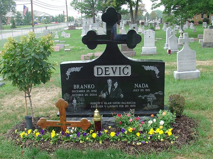 How Headstone Lettering Appears on Different Granite Colors