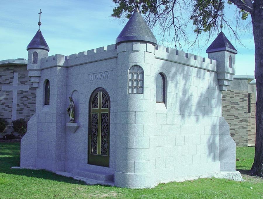 A Guide to 5 Different Types of Mausoleums