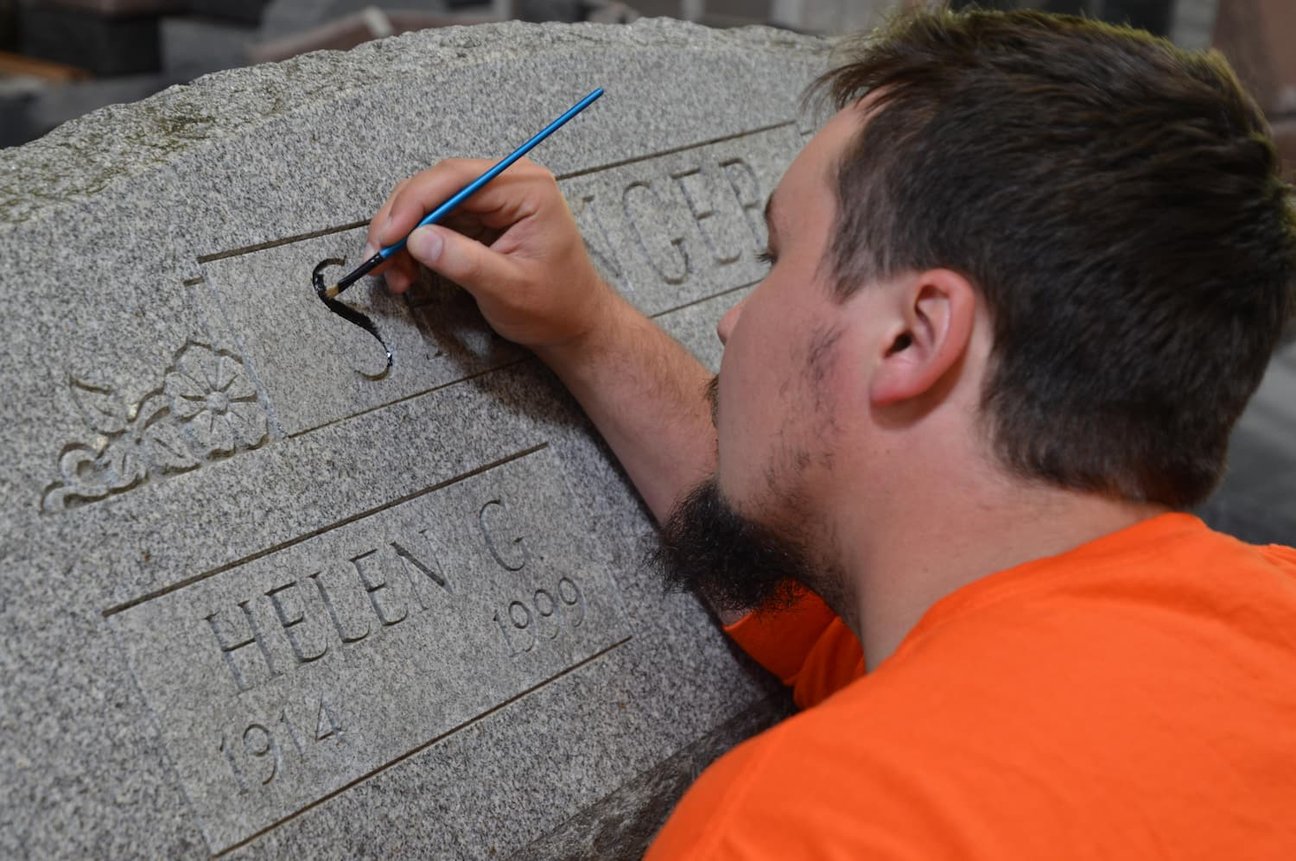 How Long Headstone Paint Should Last on a Memorial [+ How to Repaint It]