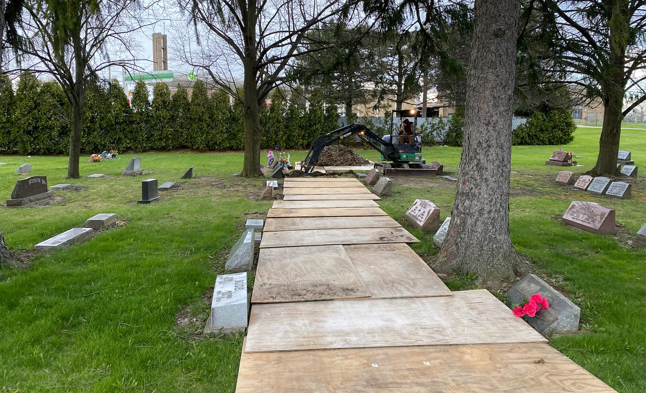 Top 4 Benefits of Working With a Local Cemetery Restoration Provider
