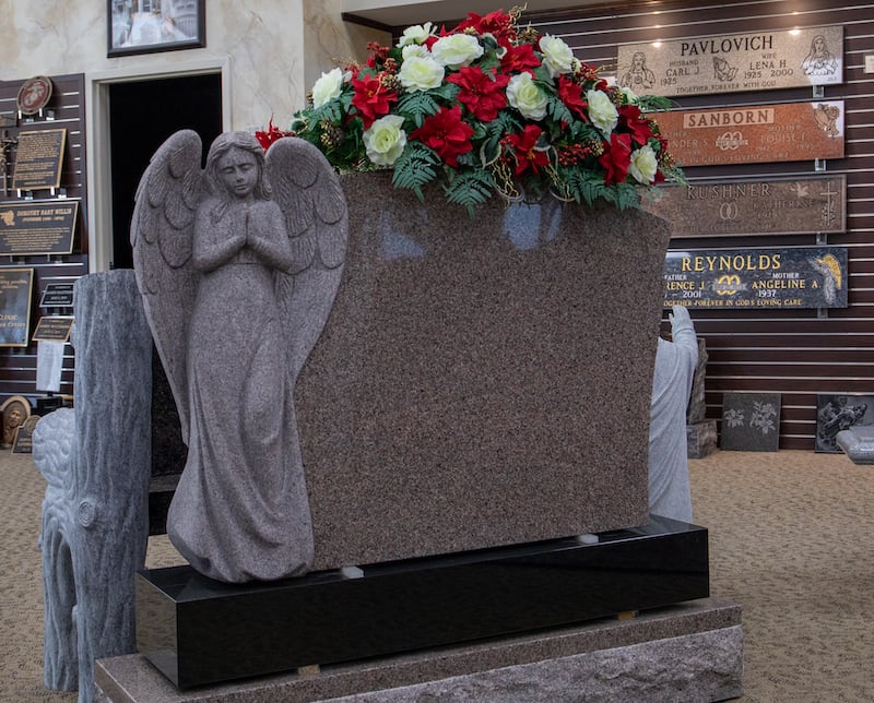 Buying Cemetery Flowers: Everything You Need to Know